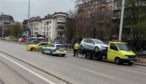 ОТ ПОСЛЕДНИТЕ МИНУТИ Катастрофа блокира ключовия булевард Черни връх в София Информационна