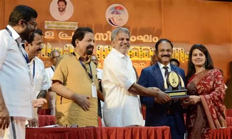 ഡോ സിദ്ദീഖ് അഹമ്മദിന് പ്രവാസി പ്രതിഭാ പുരസ്കാരം Dr Siddique Ahmed Received Pravasi Pratibha