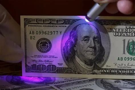 Як підроблені долари потрапляють у гаманці українців Читайте на Ukr Net