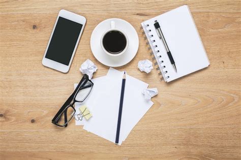 Premium Photo Messy Office Table
