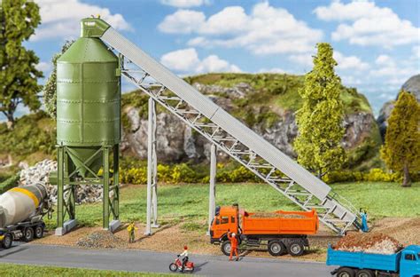 H Silo With Conveyor E Trains