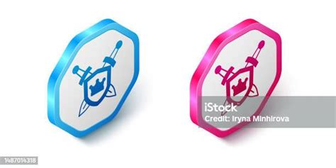 흰색 배경에 분리된 교차된 검 아이콘이 있는 아이소메트릭 중세 방패 육각형 버튼 벡터 3차원 형태에 대한 스톡 벡터 아트 및 기타 이미지 3차원 형태 강철 검