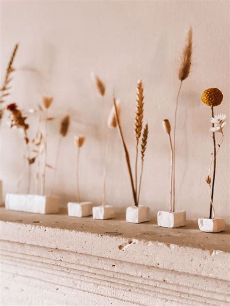 Diy Klei Vaasjes Met Droogbloemen Livinghip Doe Het Zelf Bloemen Zelfgemaakte Decoratie Klei