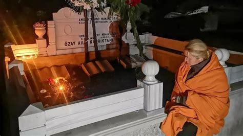 Sabaha kadar mezarın başında bekledi İlk gecende seni yalnız bırakabilir miydim