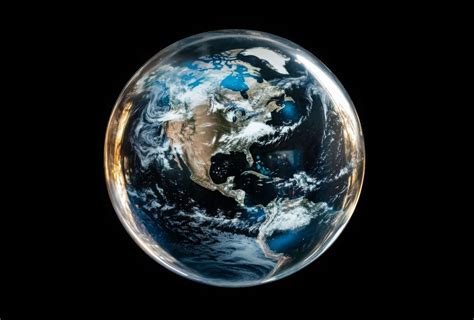 Comparação Entre A Primeira Imagem Da Terra Vista Do Espaço Com As