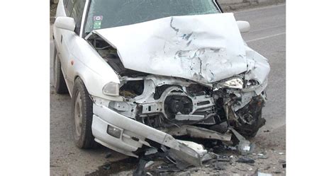 23 годишен с опасност за живота след катастрофа в насрещното