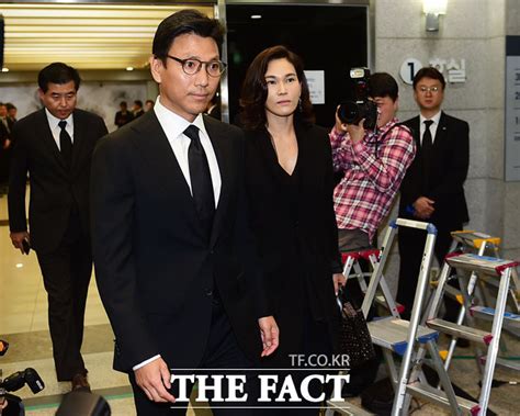 [tf 클릭] 고 이맹희 회장 빈소 찾은 김재열 이서현 부부 포토 기사 더팩트