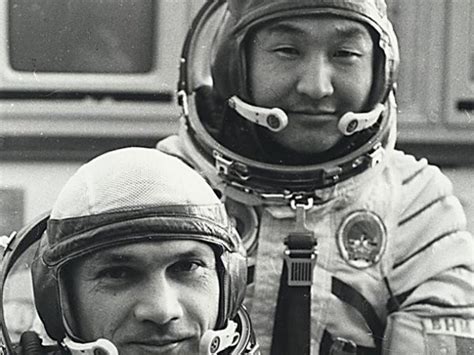 Монгол хүн сансарт ниссэний 42 жилийн ой өнөөдөр тохиож байна Isee Mn