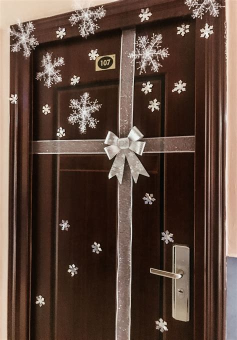 Дверь подарочек новый год Украшение двери на рождество Украшение двери класса Уличный