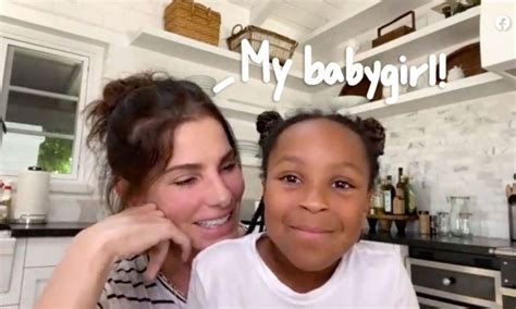 Watch Sandra Bullocks Daughter Laila Make A Rare Appearance To Thank A