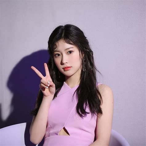 Hyewon Violeta Iz One Music Videos Heart Iz