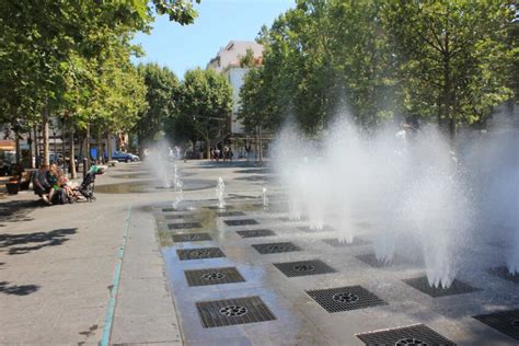 무료 사진 관광 명소 분수 물 구조 공원 거리 사람들 풍경 도시 트리