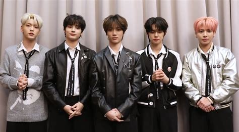 뜬금 현지에서 짱구랑 콜라보한 남자아이돌 유머 이슈 꾸르