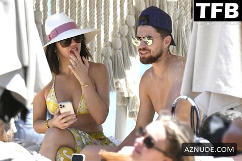 Catherine Harding Sexy Seen Showcasing Her Hot Bikini Body At The Beach With Jorginho In Greece