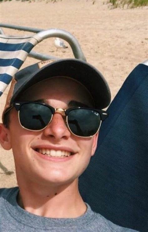 Noah At The Beach Novios Guapos Series Originales De Netflix Fotos