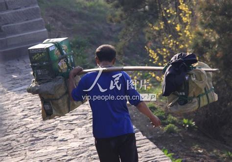 泰山挑夫 人民图片网