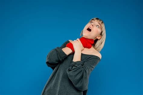 Gola Dziewczyna Zdjęcia Darmowe Pobieranie Na Freepik