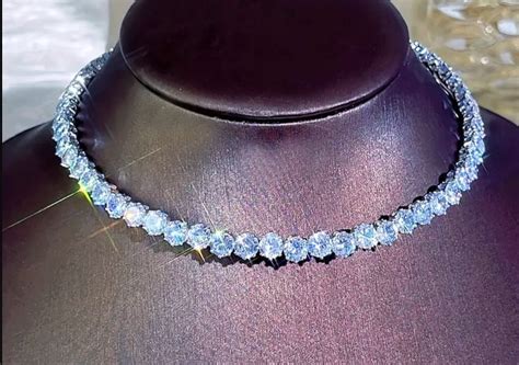 Luna Store Сега за 389ден‼️Накитот содржи и обетки и белегзија Одберете уникатен и елегантен