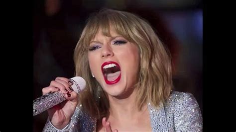 Pin De Zoë Klar En Taylor Swift With Her Mouth Open