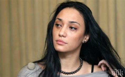 ДРАМА В ПИК И РЕТРО Мария Илиева погребала баща си тайно Информационна агенция ПИК