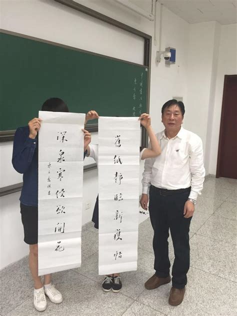 東方喬教授在北京大學中文系與留學生講授書法與中國文化 每日頭條
