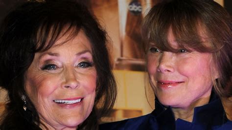 Inside Loretta Lynns Friendship With Sissy Spacek