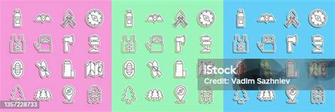 세트 라인 래프팅 보트 지도에 숲의 위치 도로 교통 표지판 캠프 파이어 손잡이 주전자 구명 재킷 병 물과 나무 도끼 아이콘 벡터