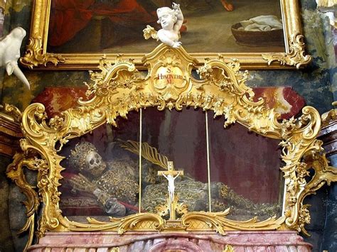 Los Extravagantes Esqueletos Llenos De Joyas De Una Abadía Alemana Infobae