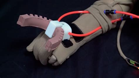 视频 Assembling The Wearable Flexible Supernumerary Robotic Limb And Its Testing With Healthy