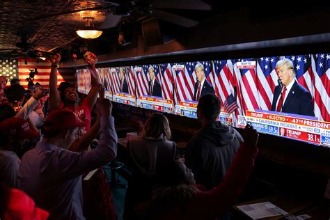 New Yorkse Republikeinen Juichen En Blijven Juichen Terwijl De Swingstates Langzaam Rood