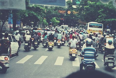 배경 화면 거리 차량 도로 베트남 수송 하노이 보행자 군중 레인 오토바이 타기 운송 수단 교통 혼잡 2294x1536 Jeko98 92993