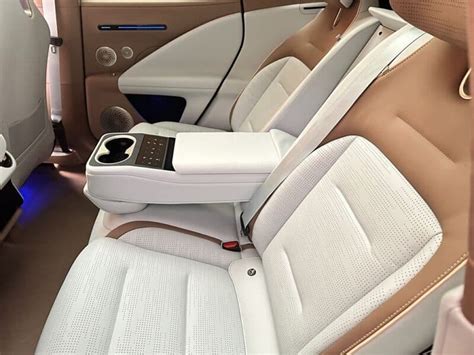 Official Avatr 07 Interior Picture Leads To Spaceship Comparisons