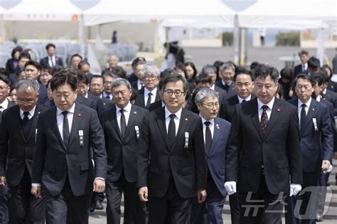 김동연 제주 4·3추념식서 가슴 먹먹…아픈 역사와 작별 않겠다