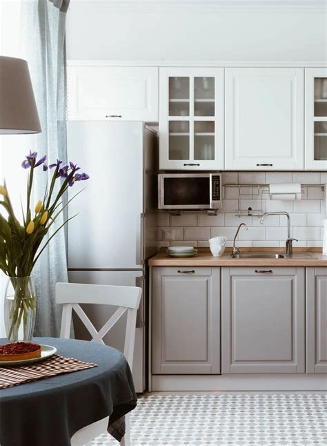 10 идей куда поставить микроволновку на маленькой кухне