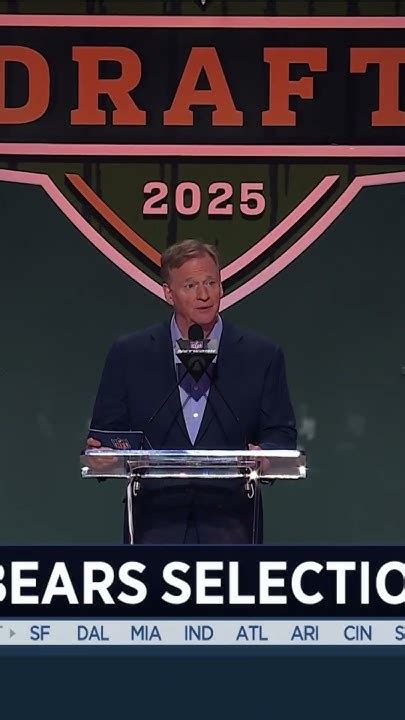 Chicago Bears Roger Godell Gives Tributes To Bears Legend Steve Mcmichael 🙌 Nfldraft Youtube
