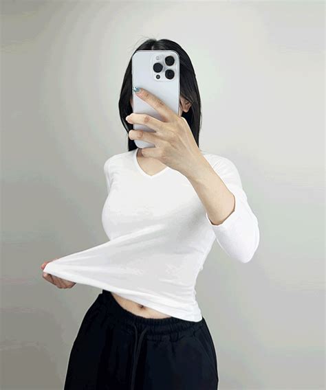 🚚당일출고 브이넥데일리기본템 심플 브이넥 티셔츠 2color 에이블리