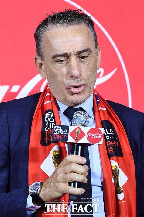 카타르 월드컵 앞두고 한국 찾은 월드컵 우승 트로피 [tf사진관] 포토 기사 더팩트