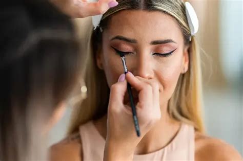 Indonesia Make Up Artist Saubhaya Makeup