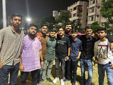 aayush raj stock market expert biography profession income networth qulification etc