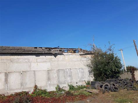 Фото від поліції наслідки ворожих обстрілів Нікопольського району вночі 7 жовтня