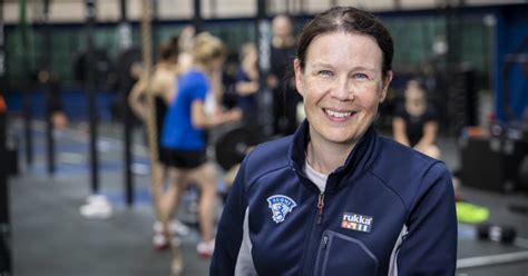 Naisleijonien Johtohahmo Tuula Puputti Sai Huippupestin Kanadasta