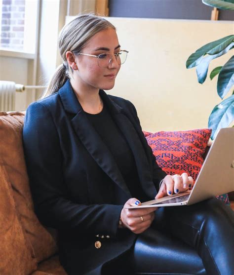 Man Argues That It S Perfectly Okay To Lie On Your Resume YourTango