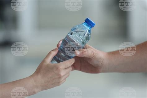 Столичната община ще раздава безплатно минерална вода заради високите температури Утро