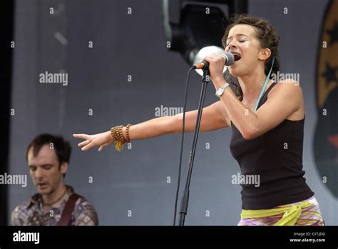 Leah Wood The Daughter Of Rolling Stone Guitarist Ronnie Wood Performs Live Onstage In Her