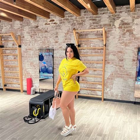 How Old Is Ashley Carolina Biography Onlyfans Gorgeous Model