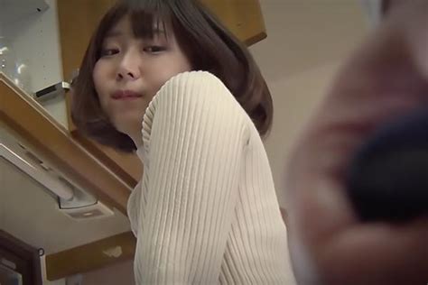 春乃真奈美 隣人のフル勃起したチンポを目撃して大興奮！エロ尻に暴走チンポを擦り付ける 無料av動画