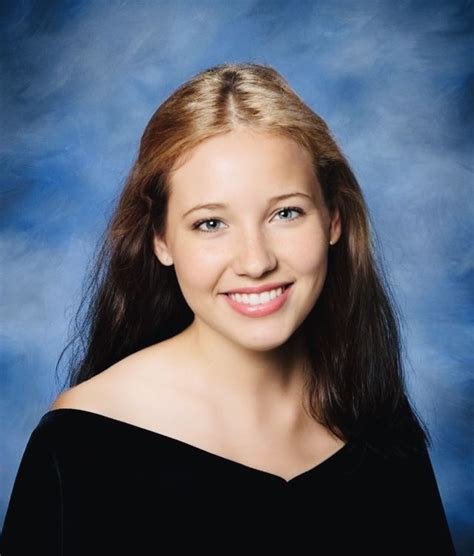 2022 Senior Pictures Senior Portrait Poses Girls Women