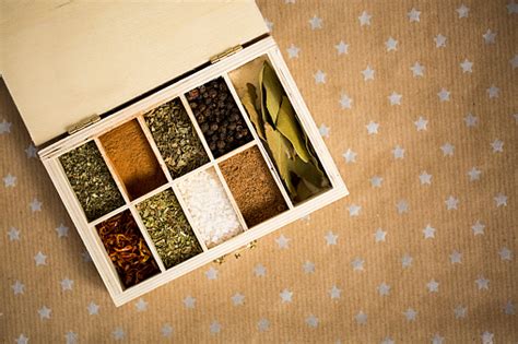 별 종이 공예 배경에 나무 상자에는 향신료 텍스트 및 디자인을 위한 공간을 복사 합니다 음식 개념 0명에 대한 스톡 사진 및 기타 이미지 Istock