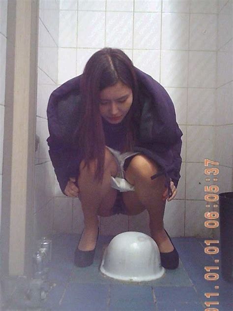 Hidden Camera In Korean Toilet Peeping On Female Colleague Peeing