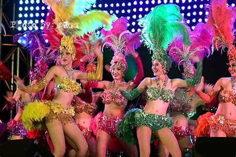 ถปรร ภาพถ่ายชุด หางเครื่อง ของวงดนตรีลูกทุ่ง ก๊อด จักรพันธ์ อาบครบุรี